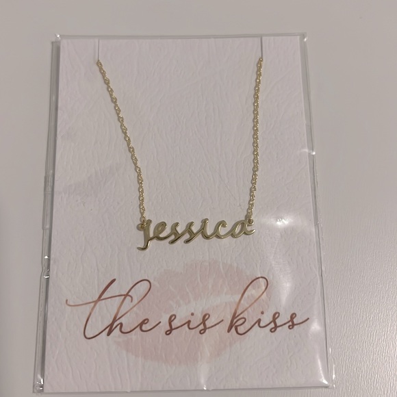 The Sis Kiss Necklace